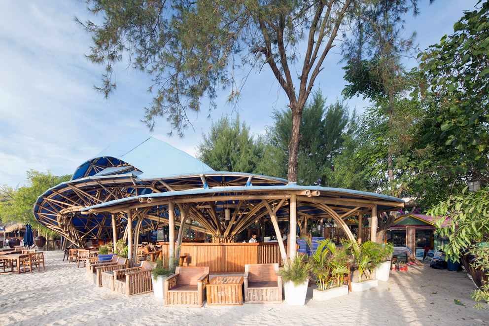 Eating on the beach | STYLEPARK