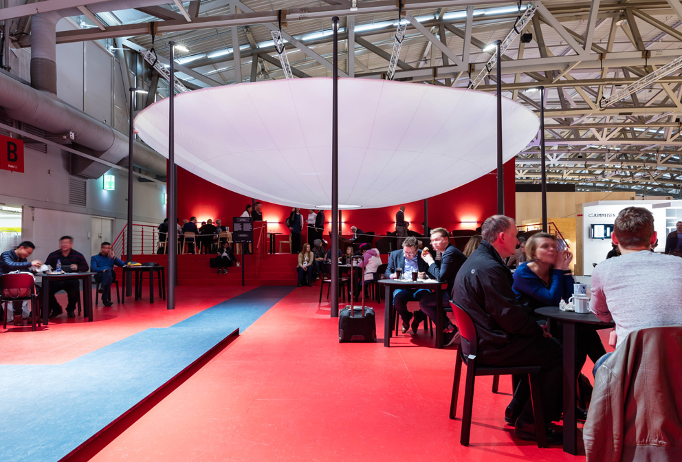 Meeting point red stand | STYLEPARK