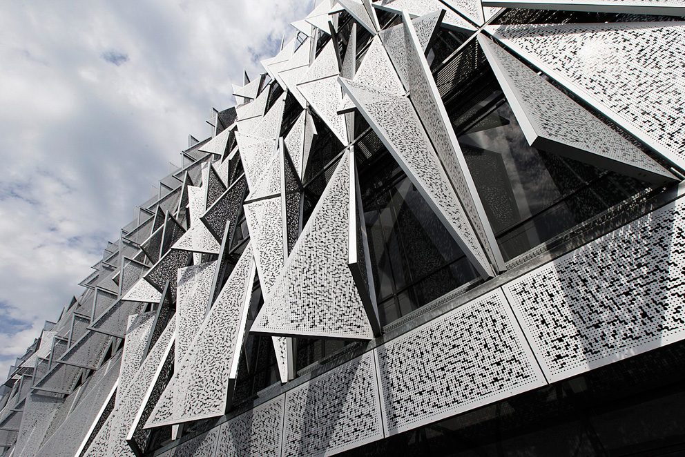 Shadow play using metal | STYLEPARK