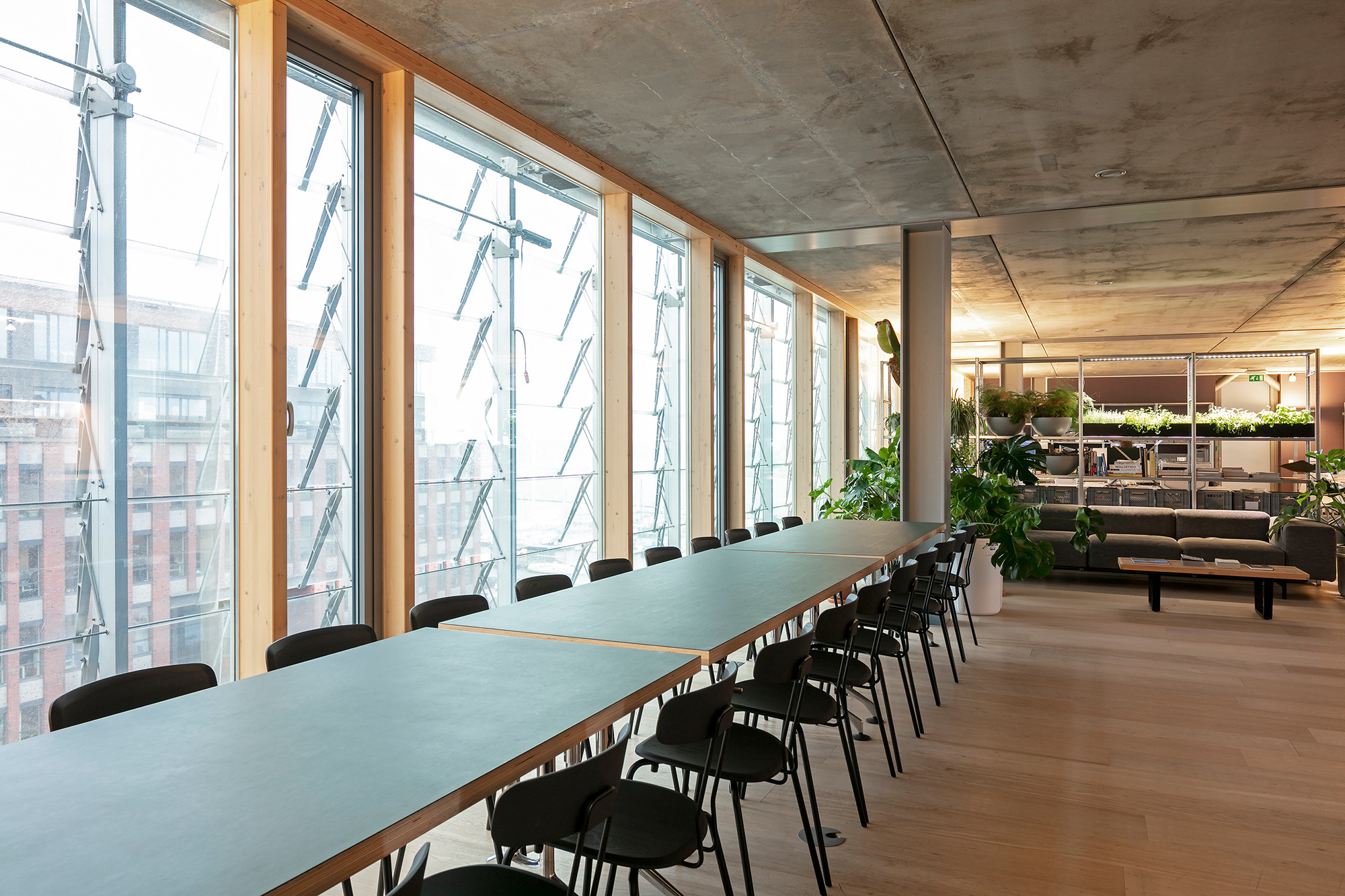 Enbiun Kreativagentur in Amsterdam mit Bestuhlung von Zeitraum | STYLEPARK