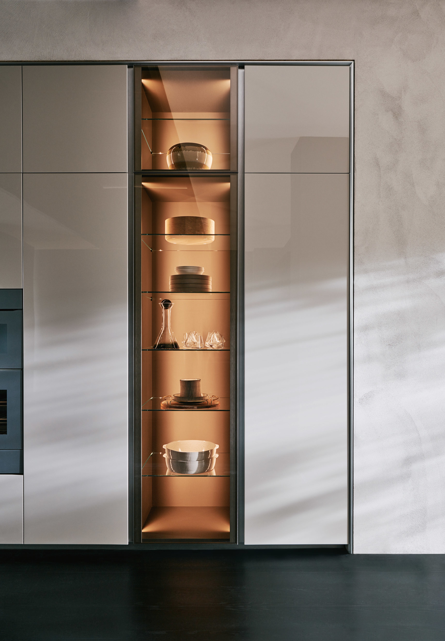 Square Column Glass Showcase