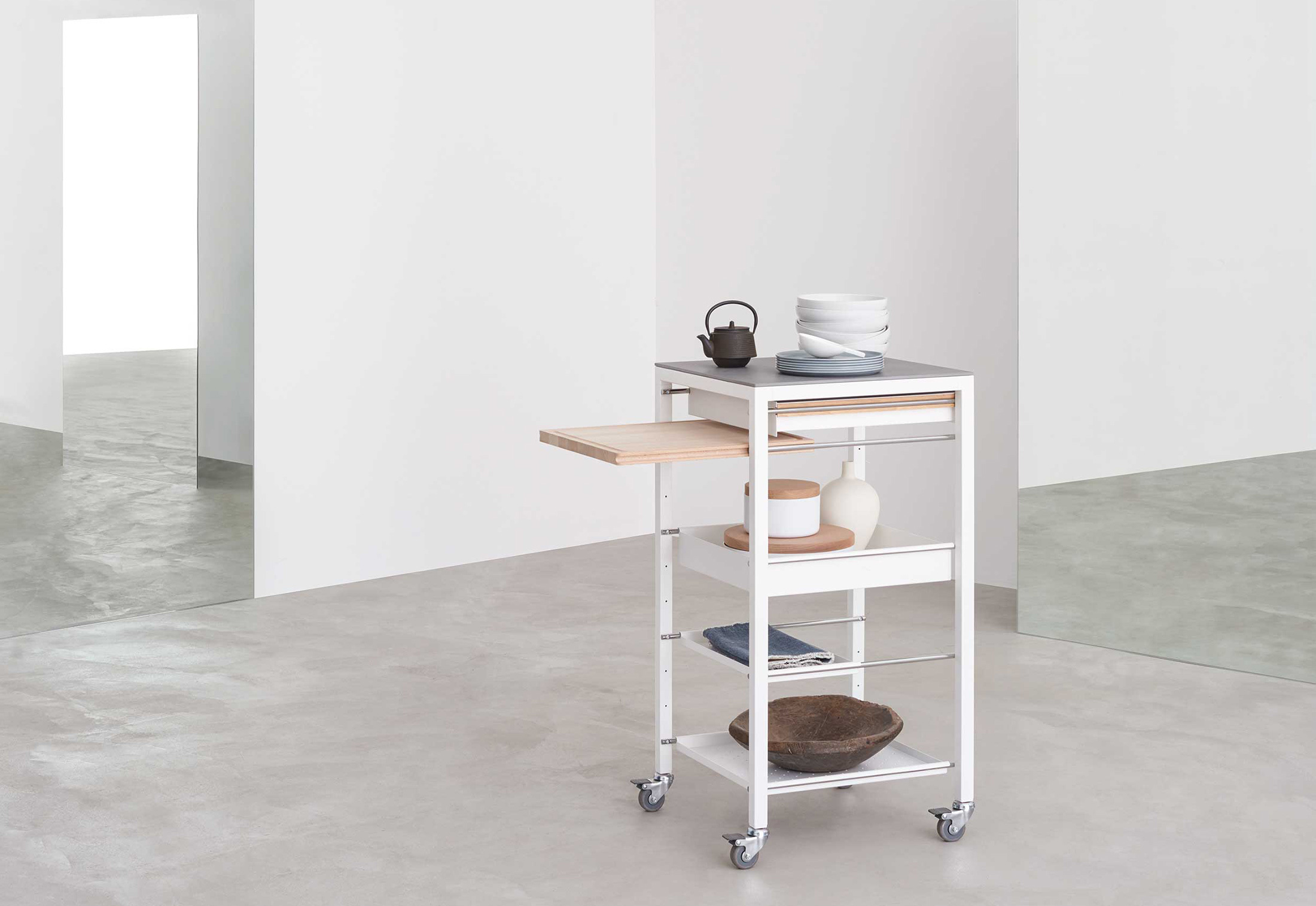 Helsinki trolley by Desalto | STYLEPARK