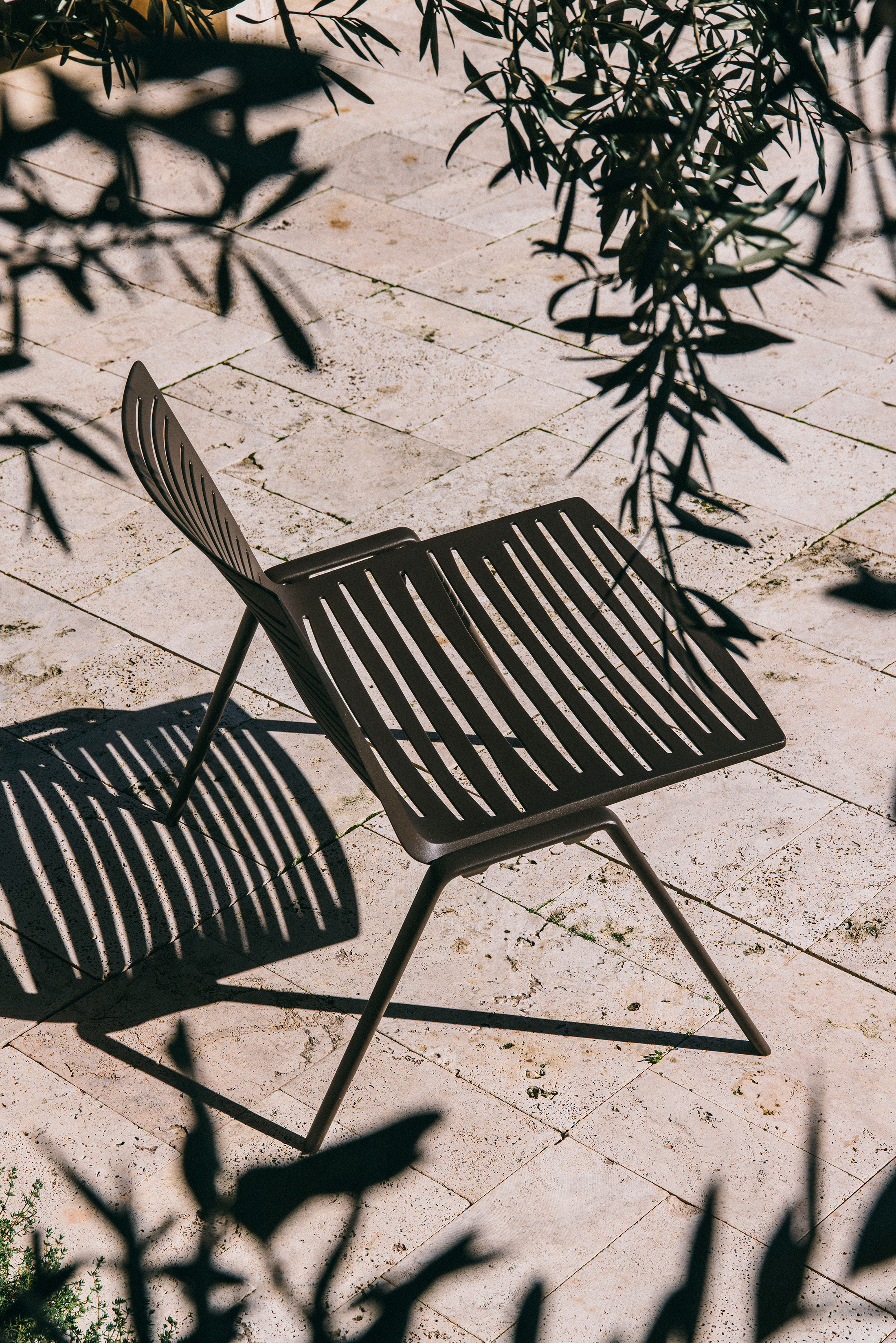 Zebra lounge chair by Fast | STYLEPARK