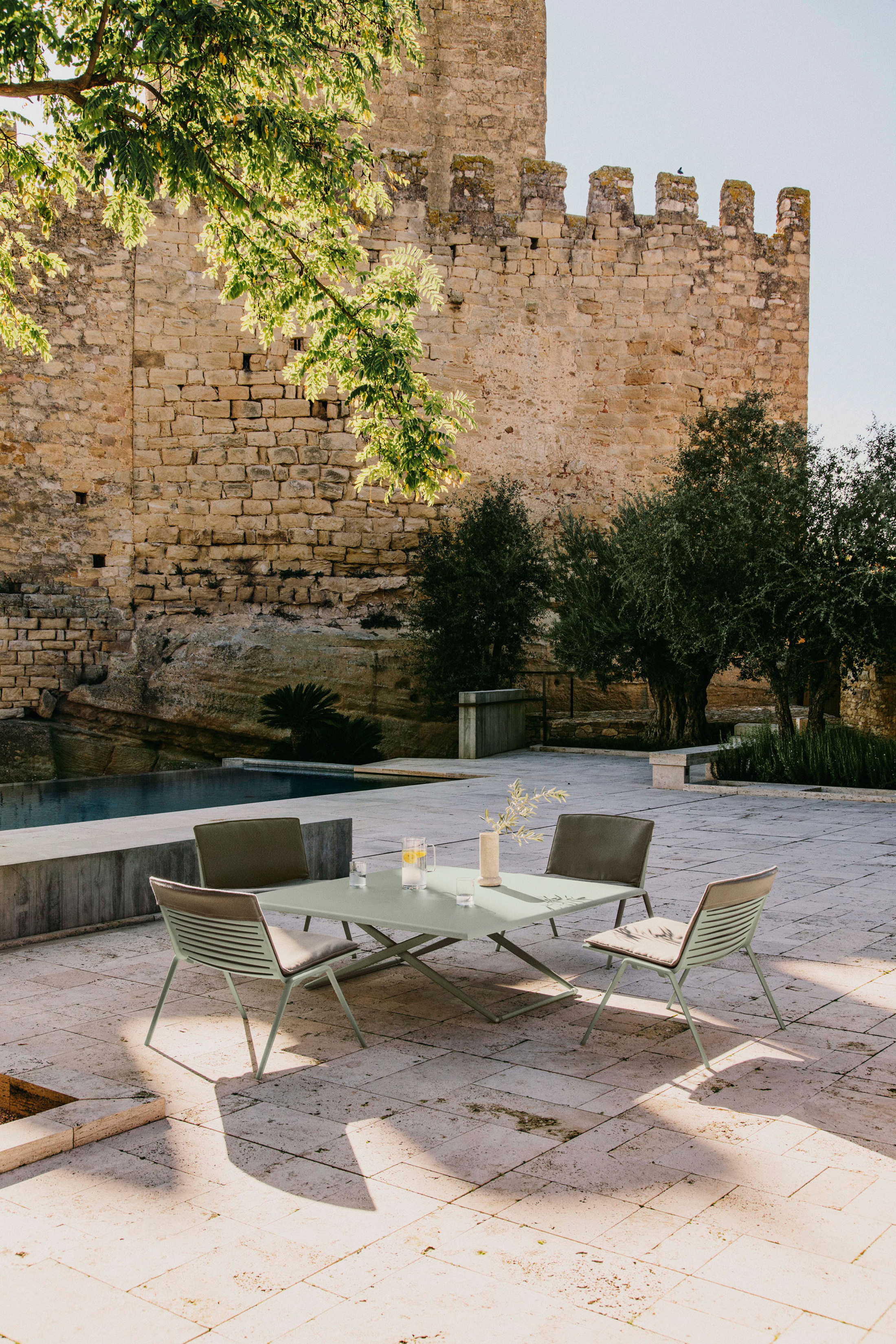 Zebra lounge chair by Fast | STYLEPARK