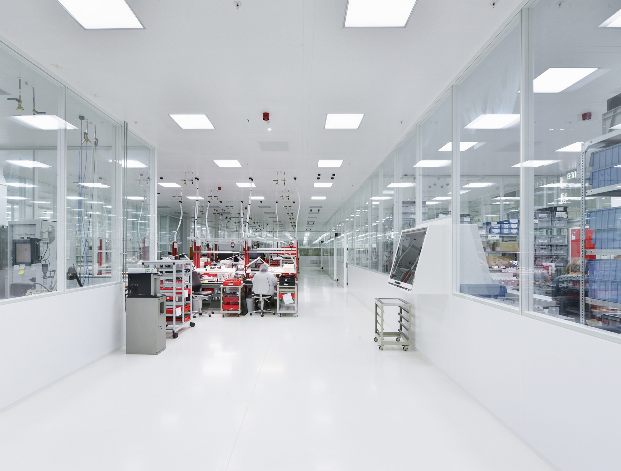 Clean room ceiling by Lindner Group | STYLEPARK