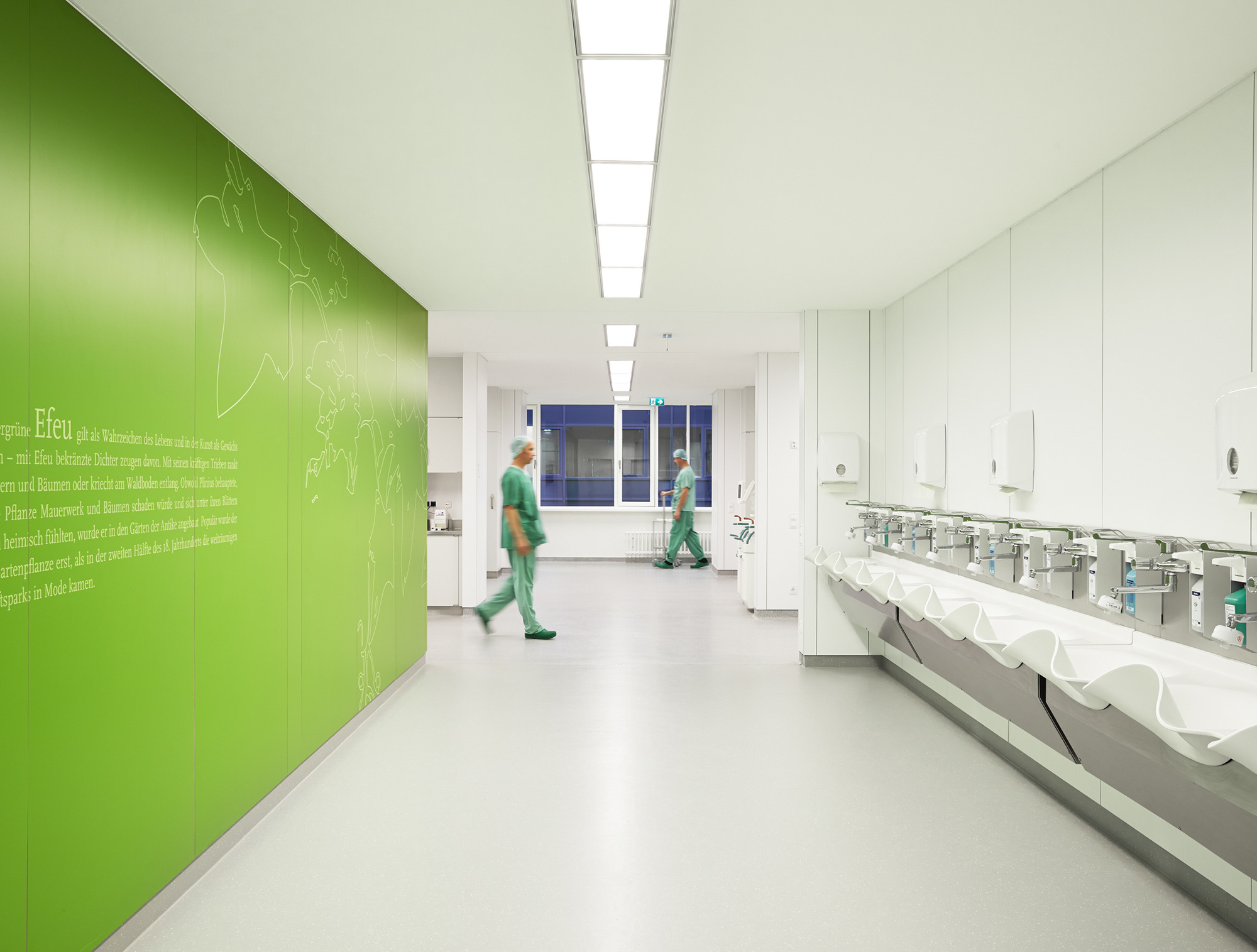 Clean room partitions by Lindner Group | STYLEPARK
