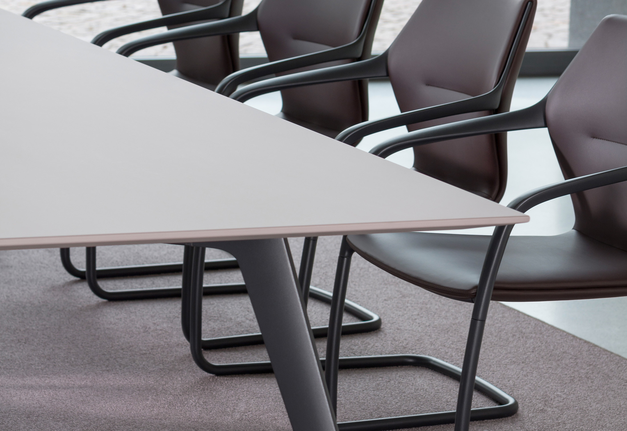 ray table 9312 von Brunner | STYLEPARK