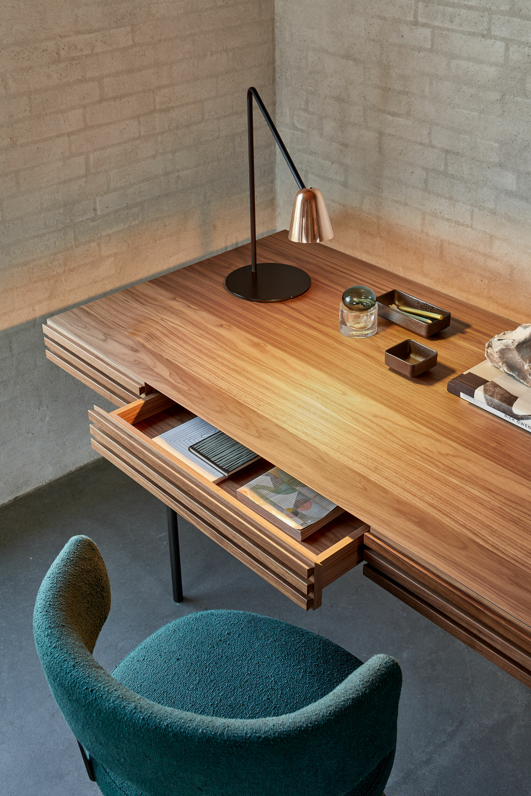 HARRI desk by [more] | STYLEPARK