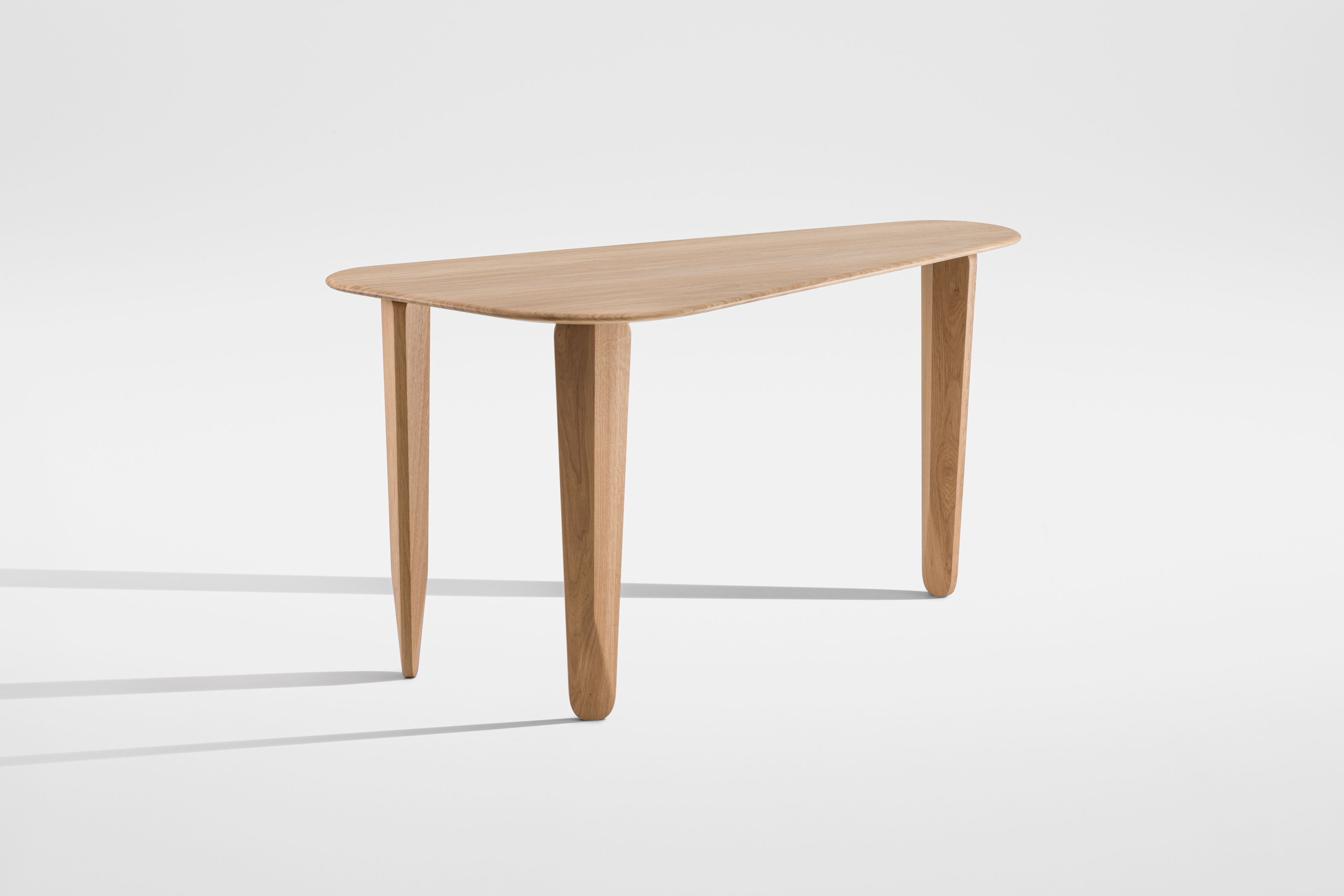 Kuyu Desk by Zeitraum | STYLEPARK