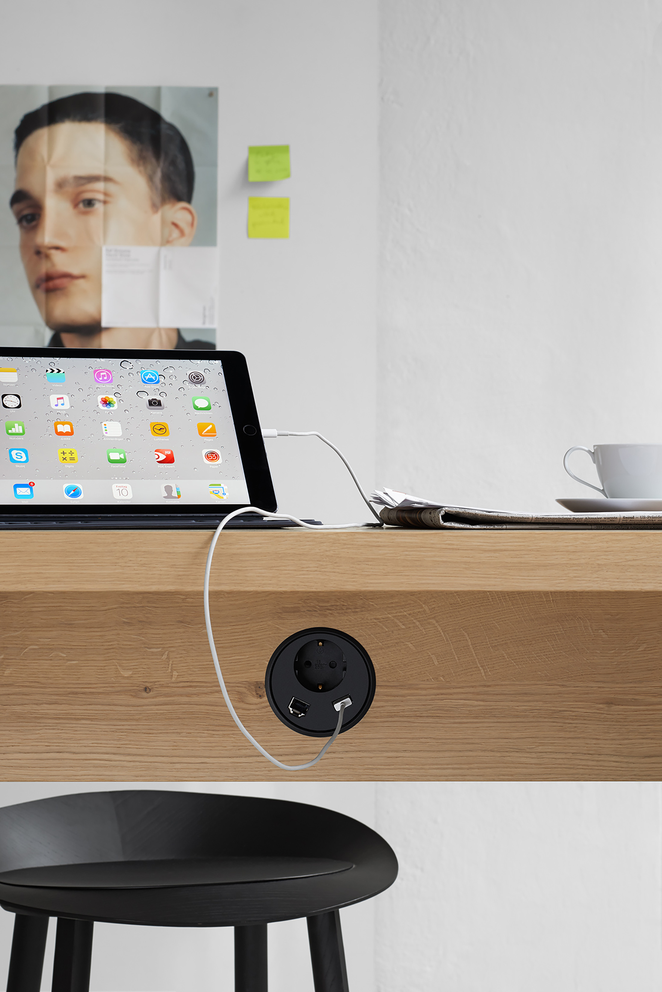 Wire management for tables by e15 | STYLEPARK