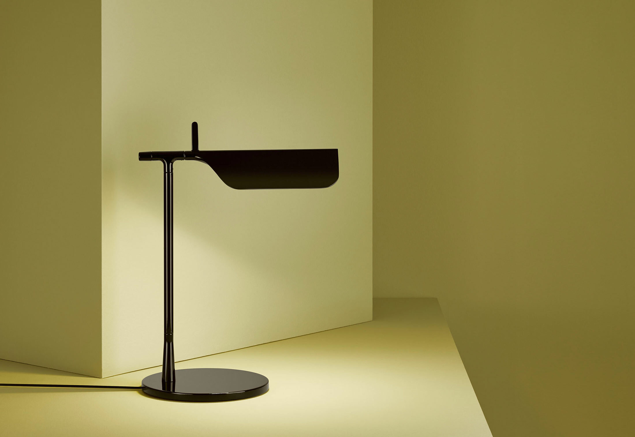 Tab Table von FLOS | STYLEPARK