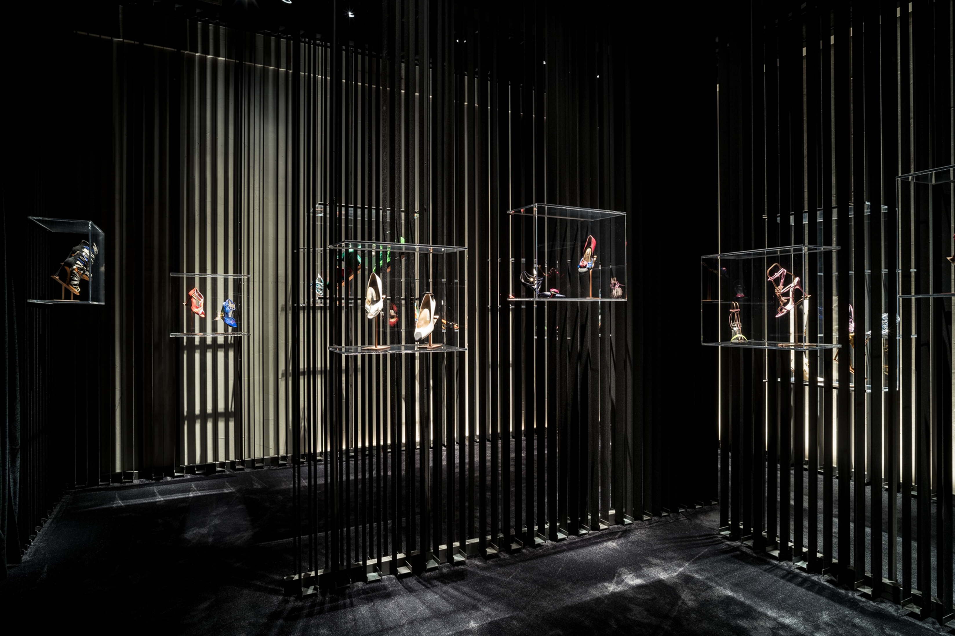 The Micro Running Magnet by FLOS | STYLEPARK