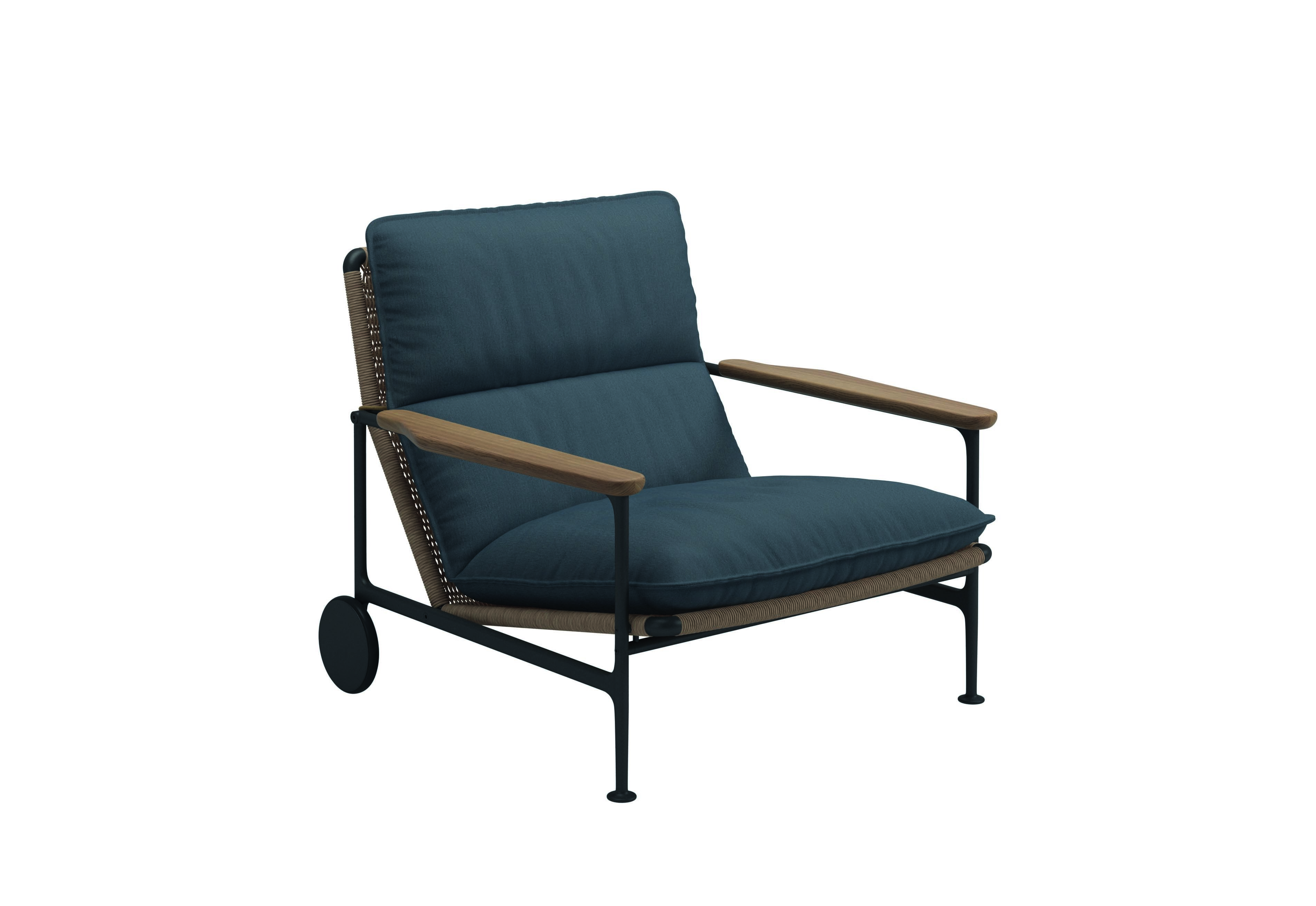 Zenith lounge Chair with arms by Gloster Furniture | STYLEPARK
