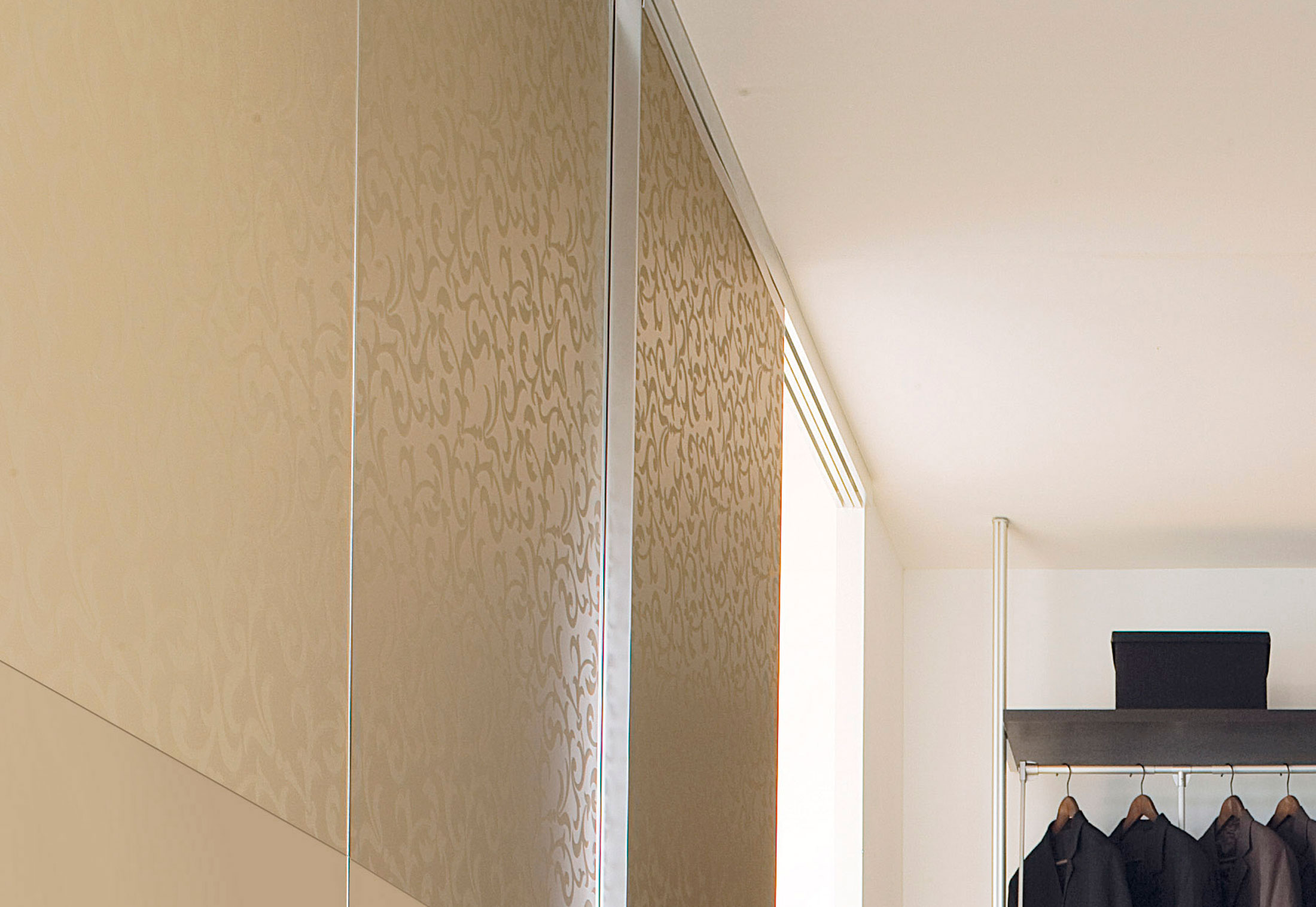 Quadra double sliding door by Albed | STYLEPARK