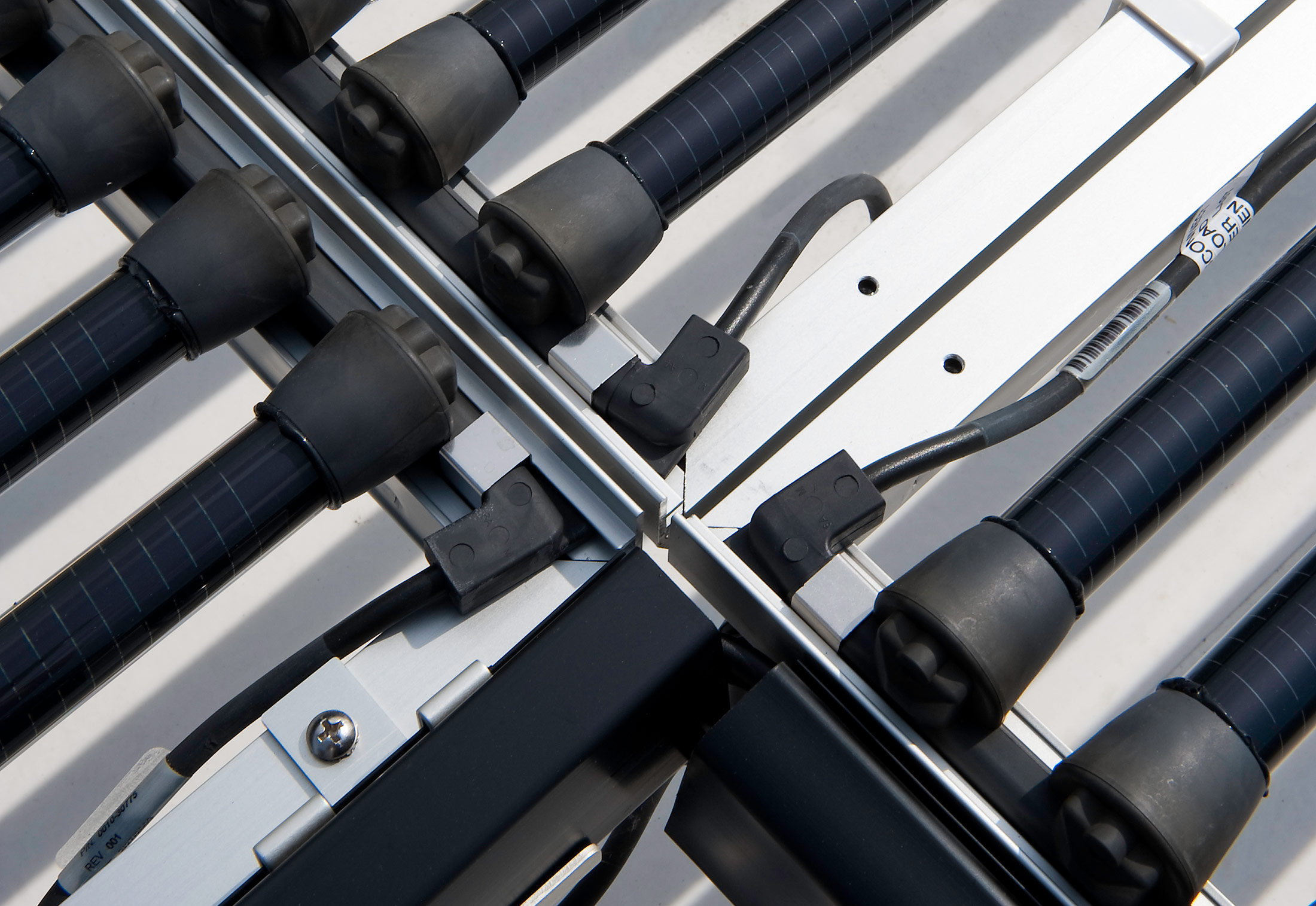 SOLYNDRA® Solar with EVALON® roofing membranes by Alwitra | STYLEPARK