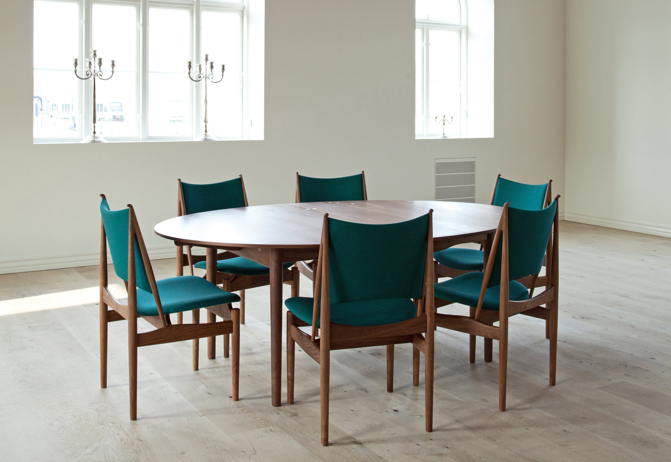 Silver Table by onecollection | STYLEPARK