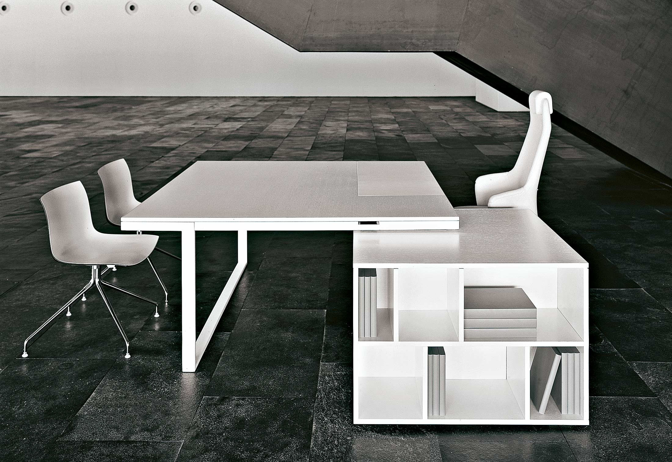 MH+ manager desk by Bordonabe | STYLEPARK