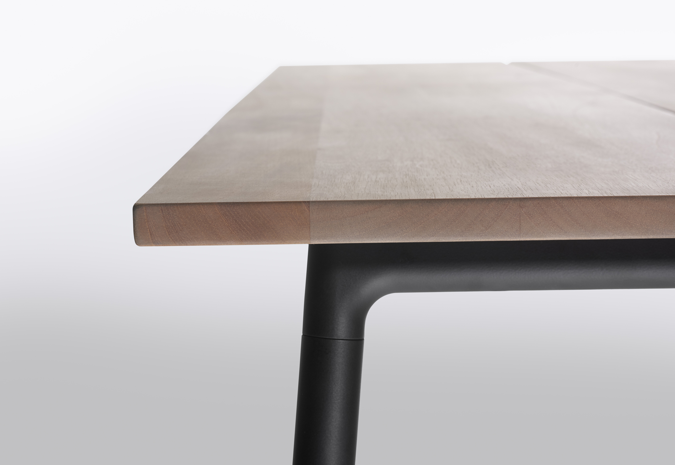 Run dining table by Emeco | STYLEPARK