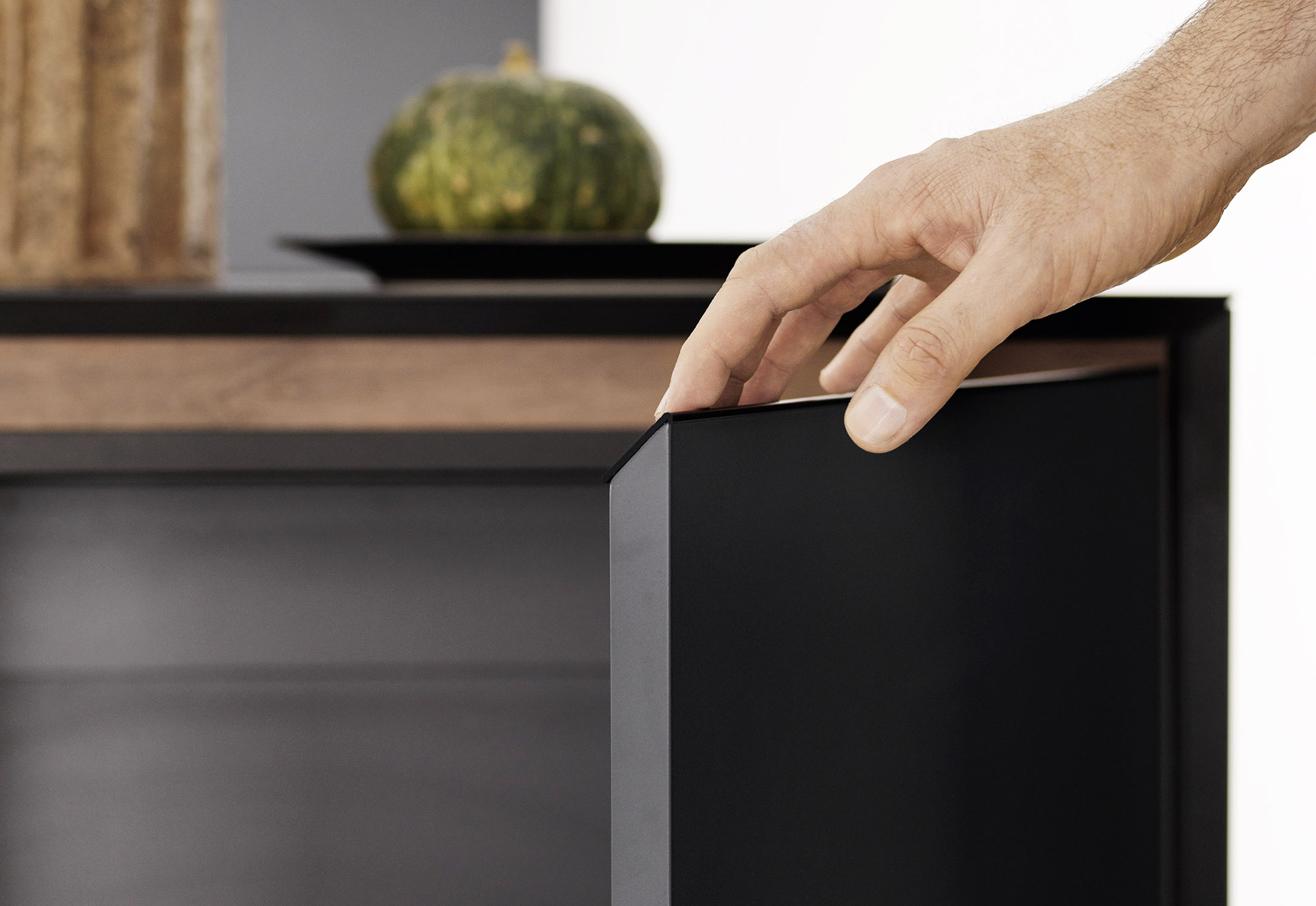 Forma Mentis Lacquered by Valcucine | STYLEPARK