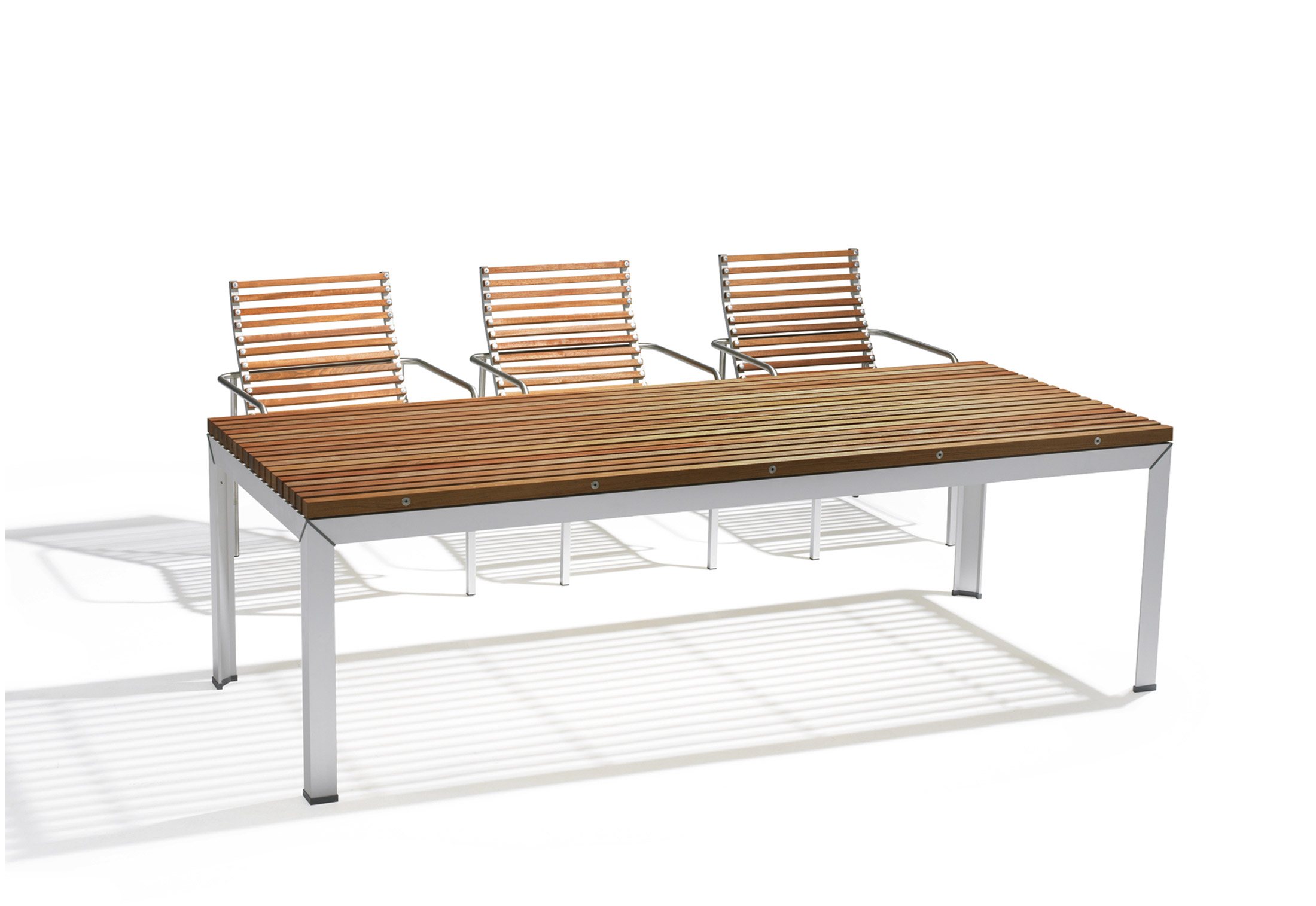 Extempore dining table by Extremis | STYLEPARK