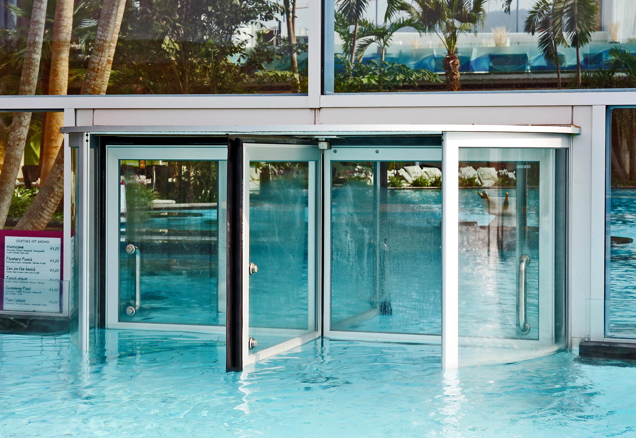 Karusselltür, Schwimmbad Schwarzwald, Titisee-Neustadt von GEZE | STYLEPARK