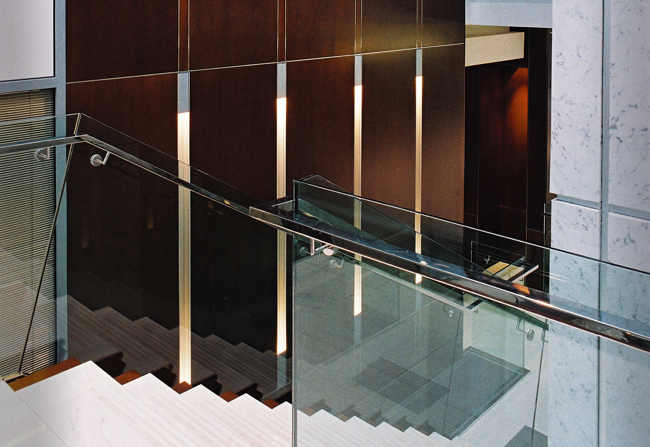 Dolma 80 up & down light by Kreon | STYLEPARK