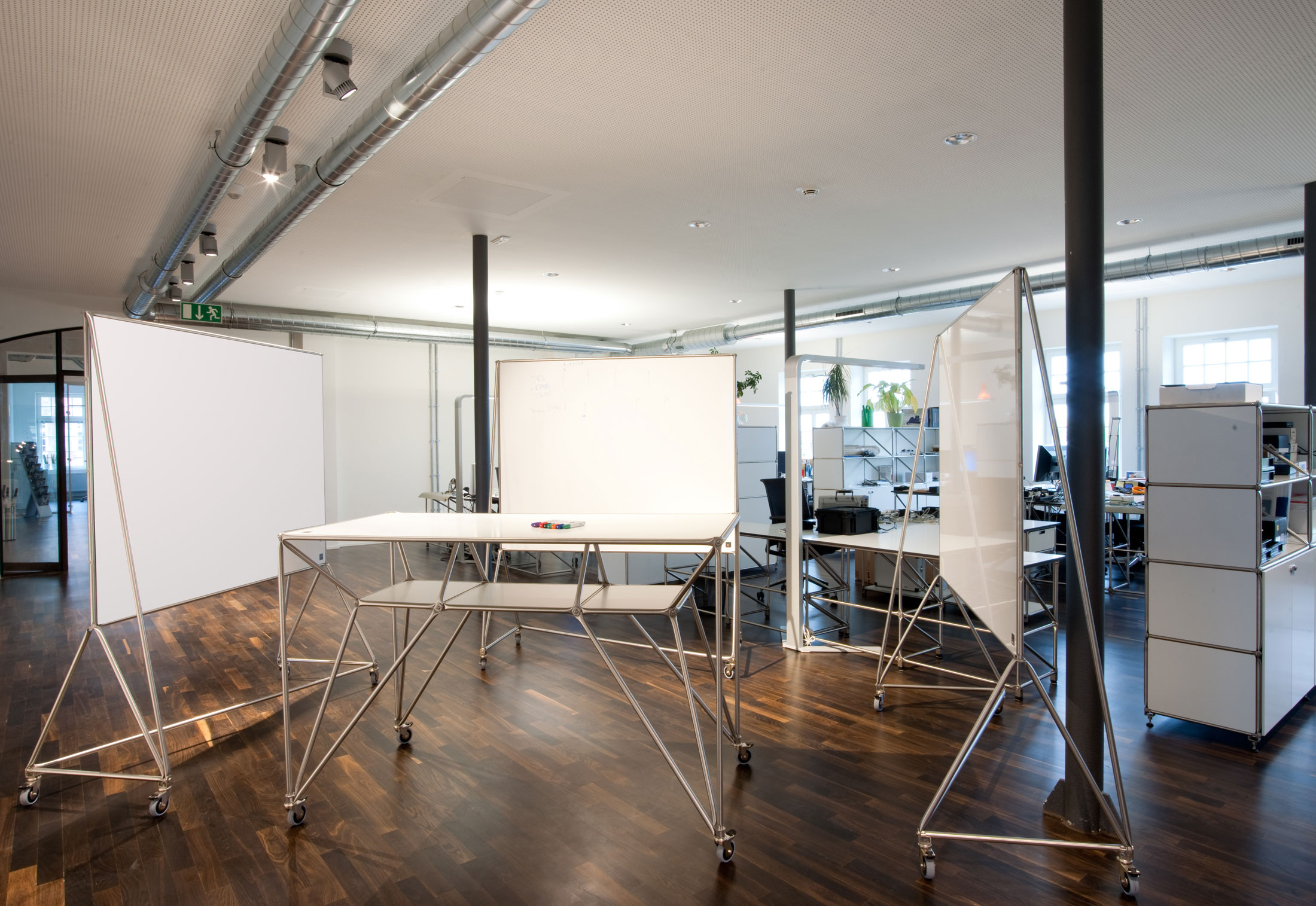 Table DT-Line T4 by System 180 | STYLEPARK