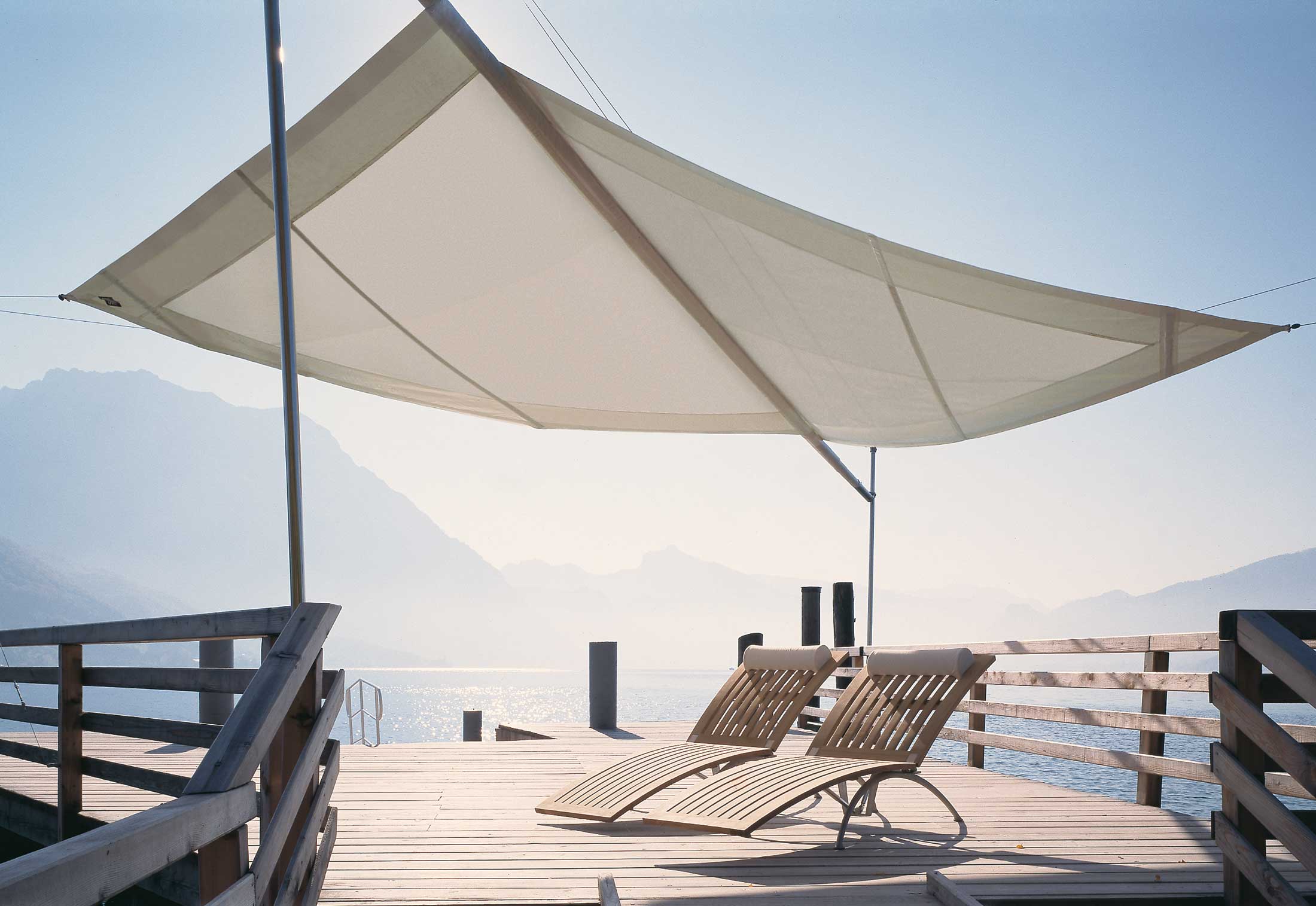 Triangular solar panel, free standing by SunSquare | STYLEPARK