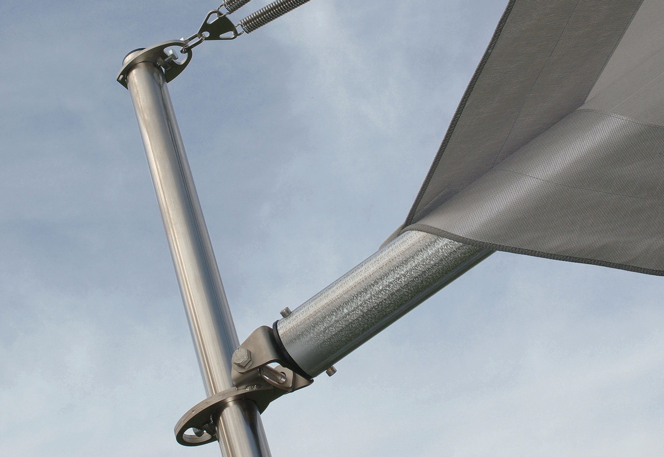 Triangular solar panel, free standing by SunSquare | STYLEPARK