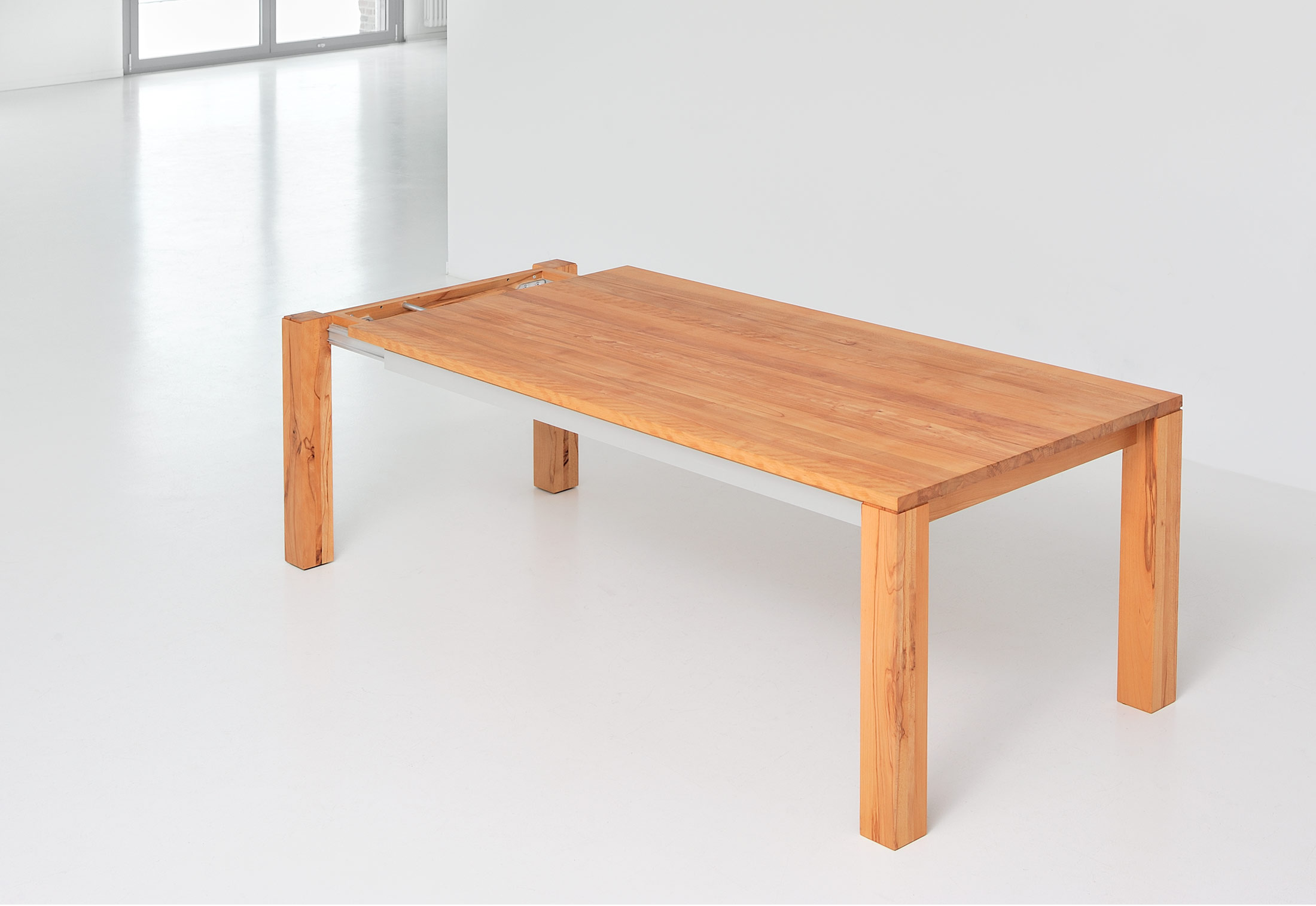 Amber table by vitamin design | STYLEPARK