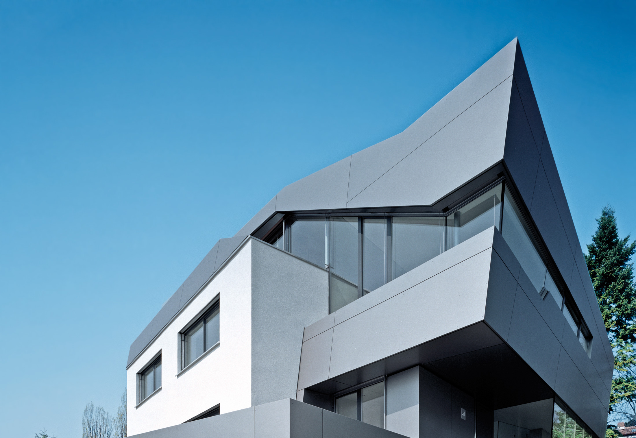 ALUCOBOND® Silbermetallic 500 by 3A Composites | STYLEPARK