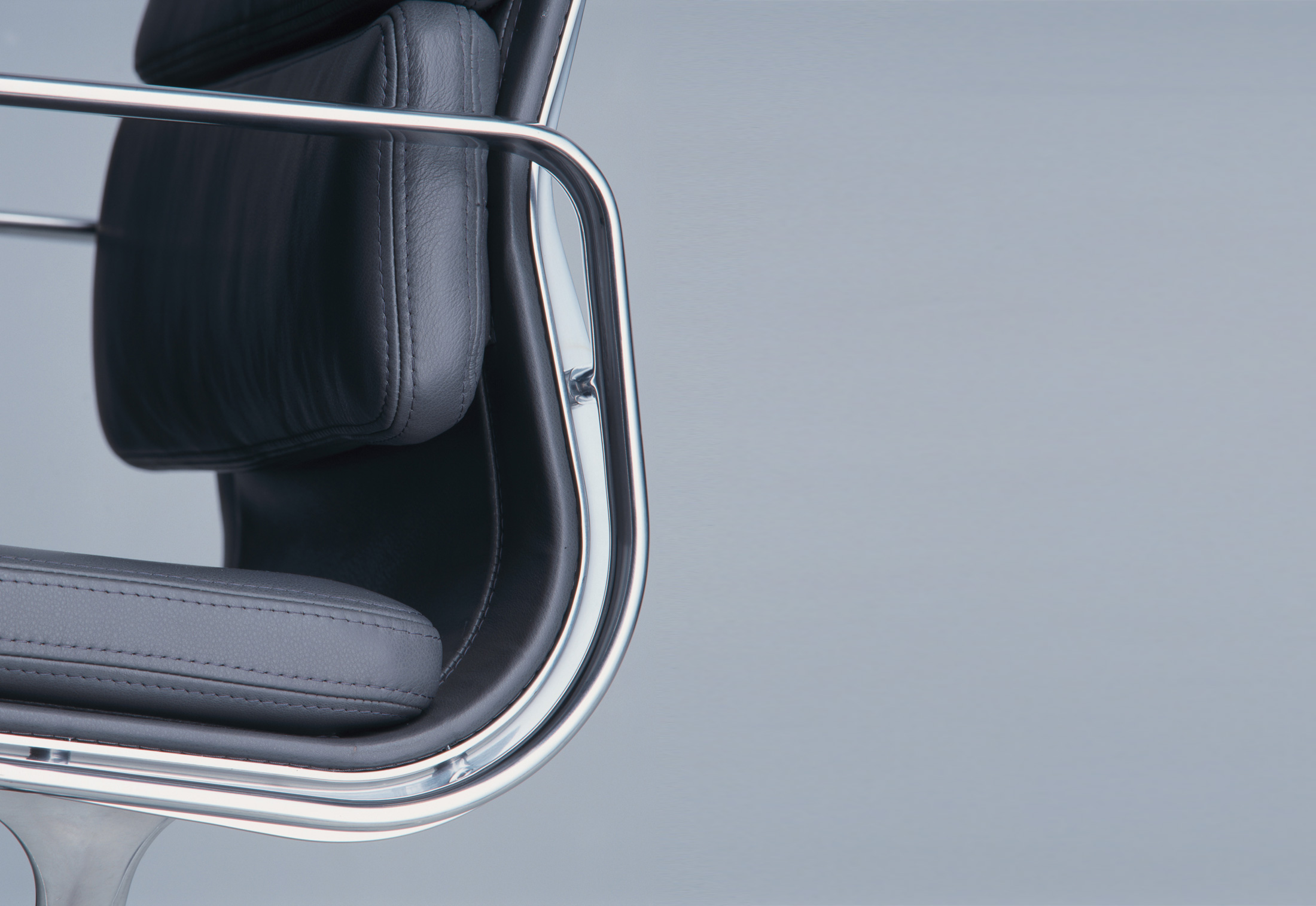 Soft Pad swivel chair by Vitra | STYLEPARK