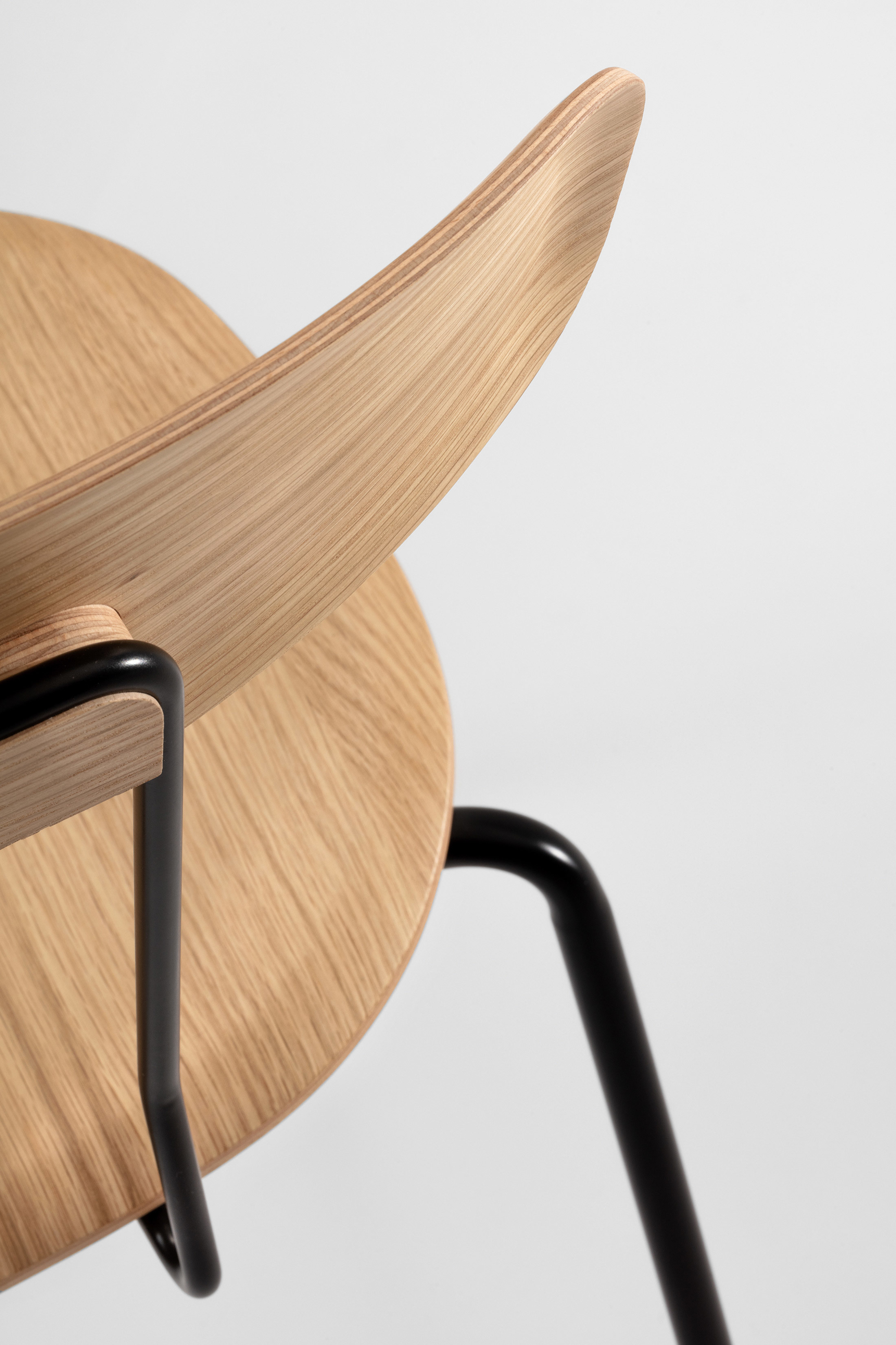 Okito Ply - Wooden seat by Zeitraum | STYLEPARK