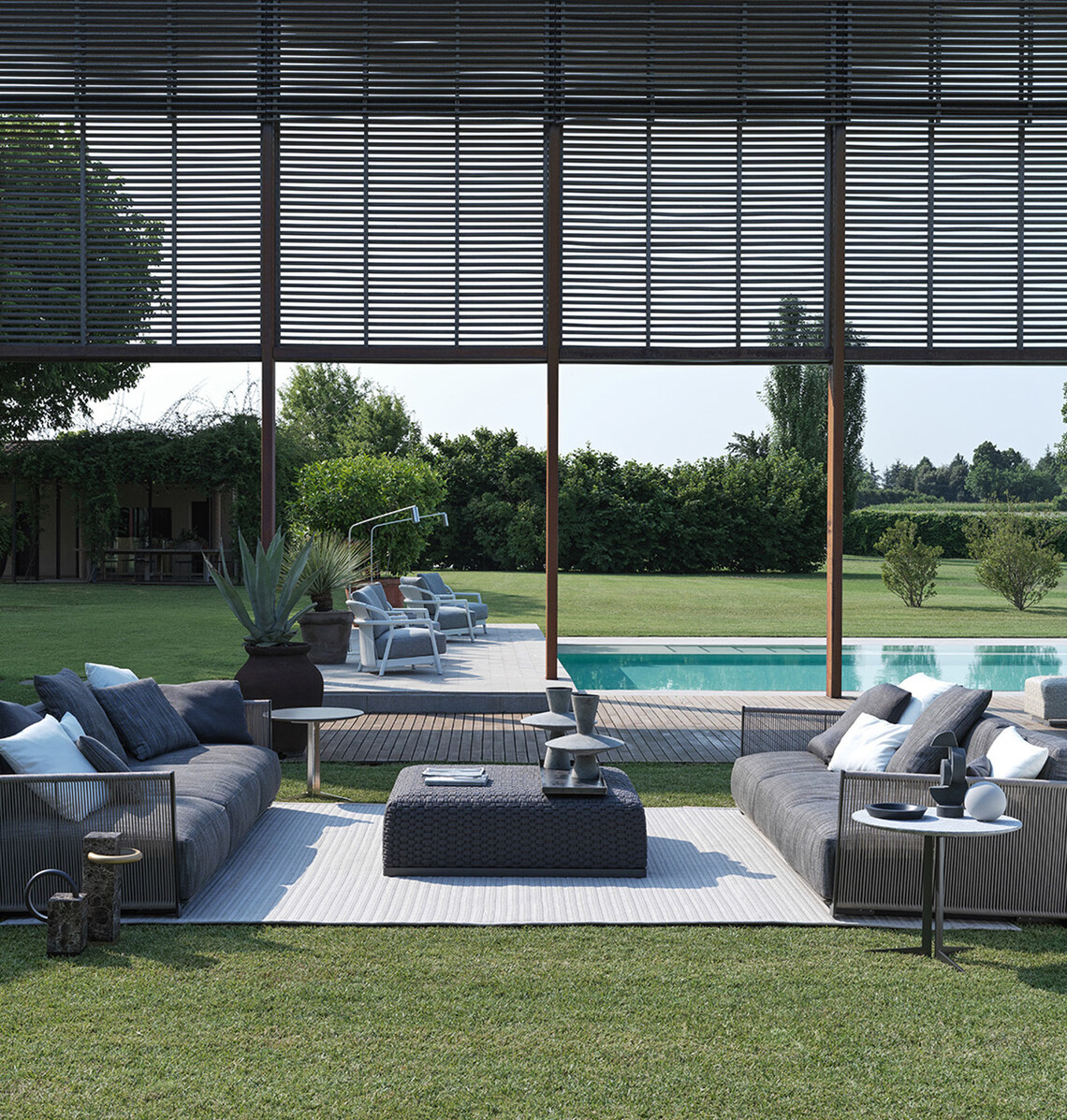 Groundpiece Sectional sofa by Flexform | STYLEPARK