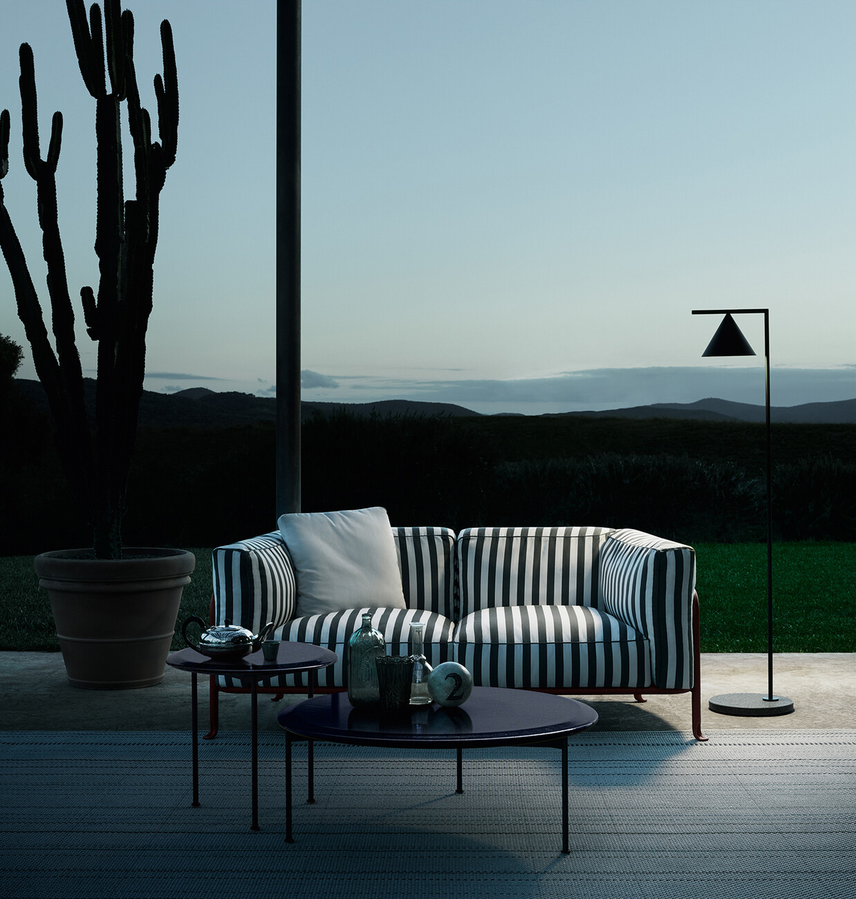 QUIET LINES desk by B&B Italia | STYLEPARK