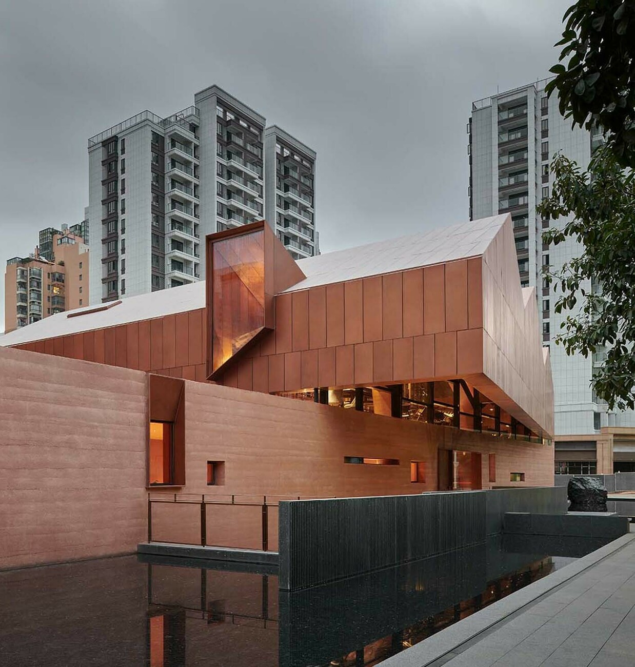 Emperor table lamp by Moooi | STYLEPARK