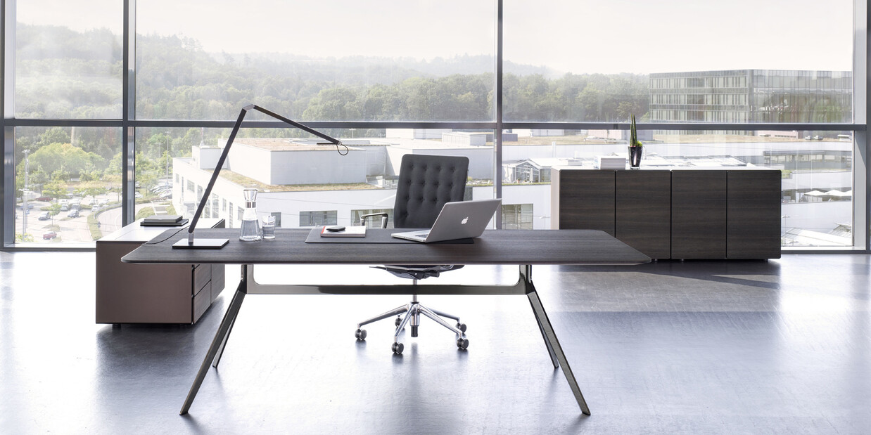 Star working desk by Renz | STYLEPARK