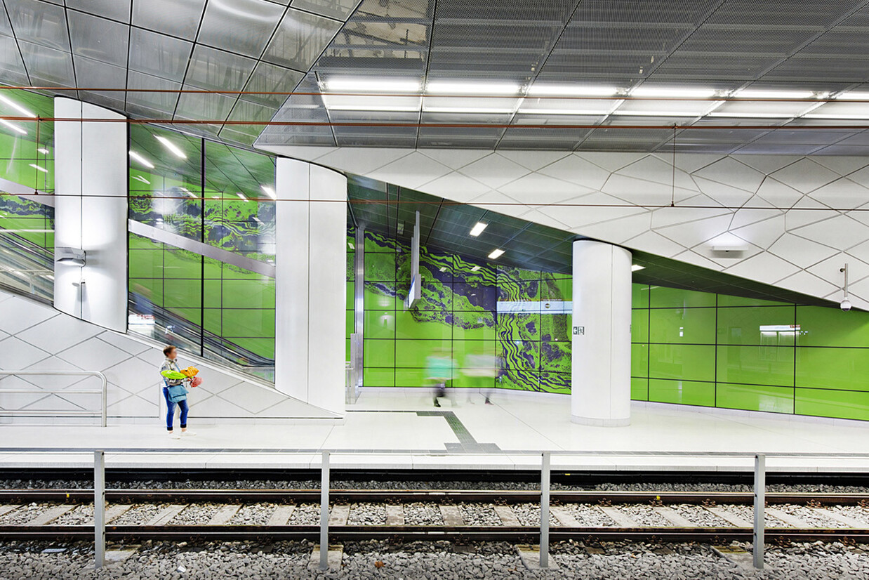 Post cap ceiling by Lindner Group | STYLEPARK