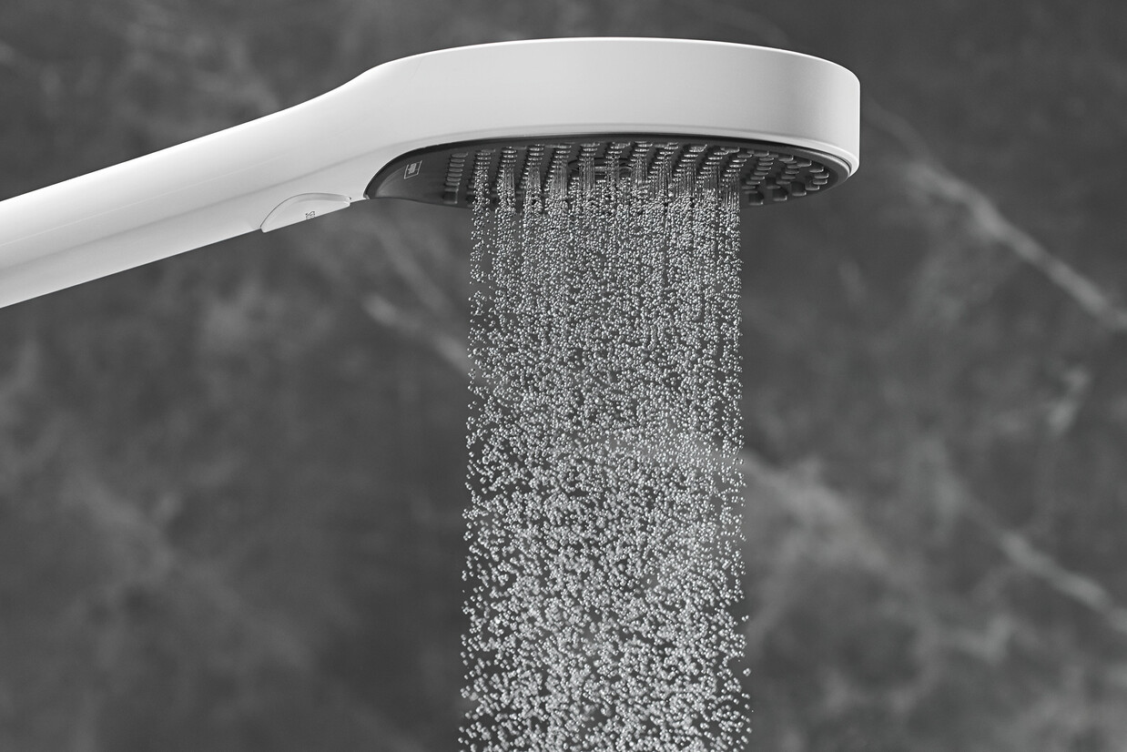Rainfinity round hand shower by Hansgrohe | STYLEPARK