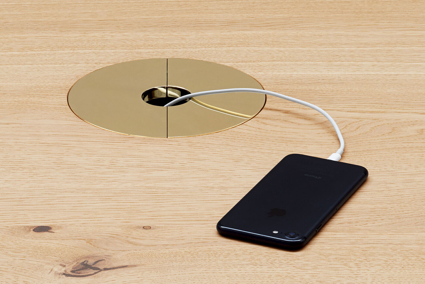 Wire management for tables by e15 | STYLEPARK