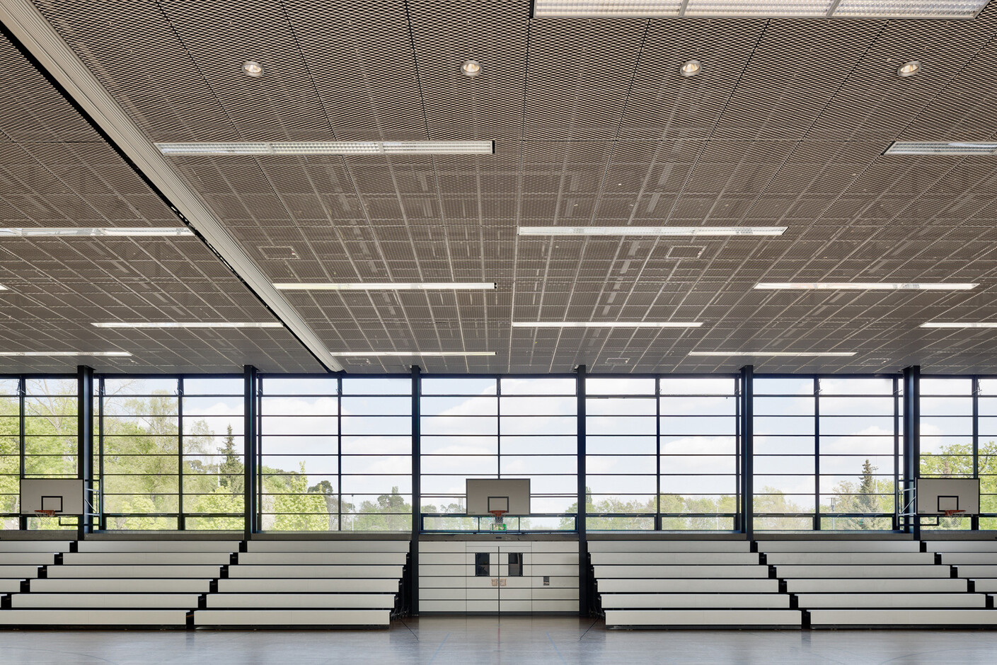 Expanded metal ceiling by Lindner Group | STYLEPARK