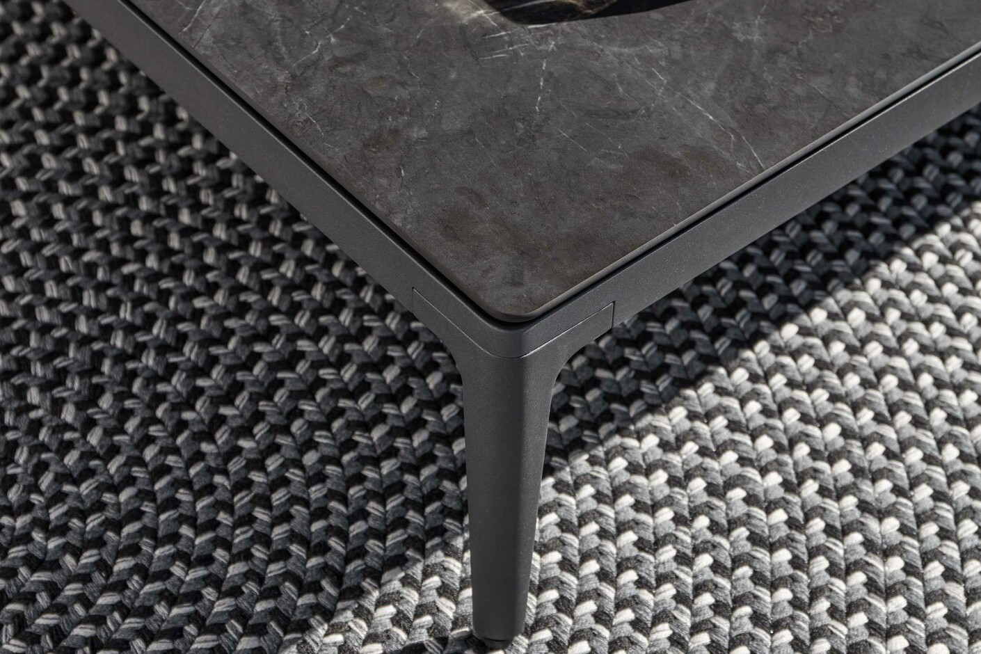 Deco Rugs by Gloster Furniture | STYLEPARK