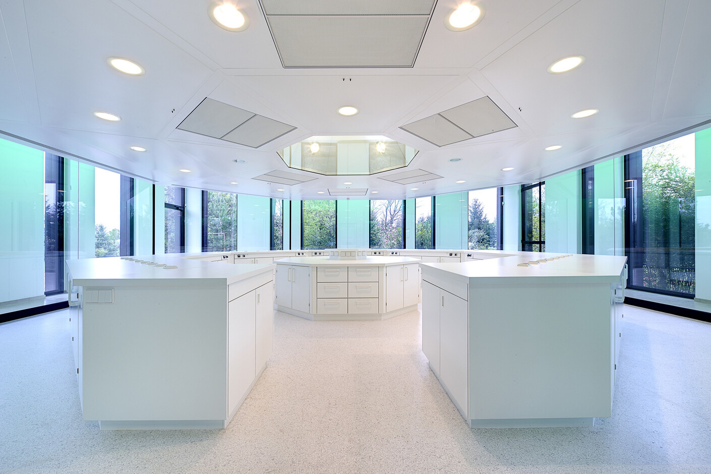 Clean room ceiling by Lindner Group | STYLEPARK