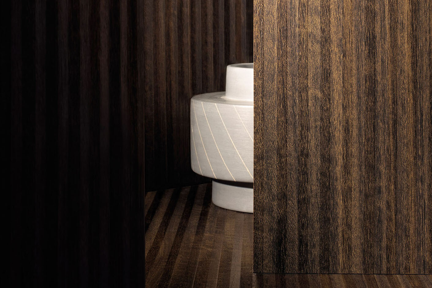 Cleaf: Schwungvolles Design im Raum mit "Riga" | STYLEPARK