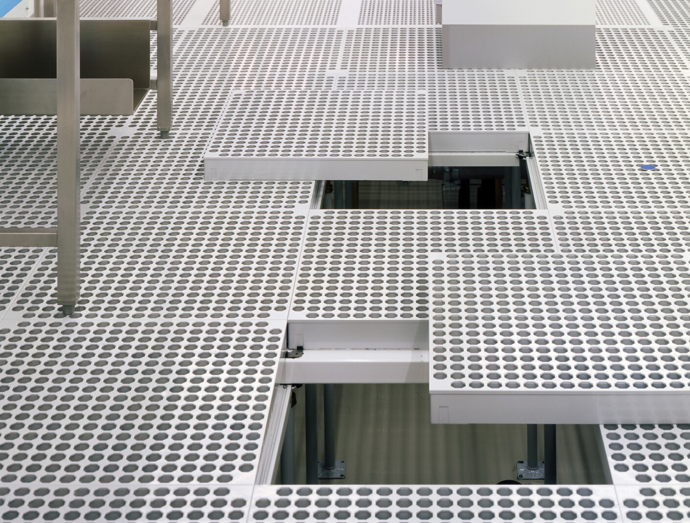 Clean room floor by Lindner Group | STYLEPARK
