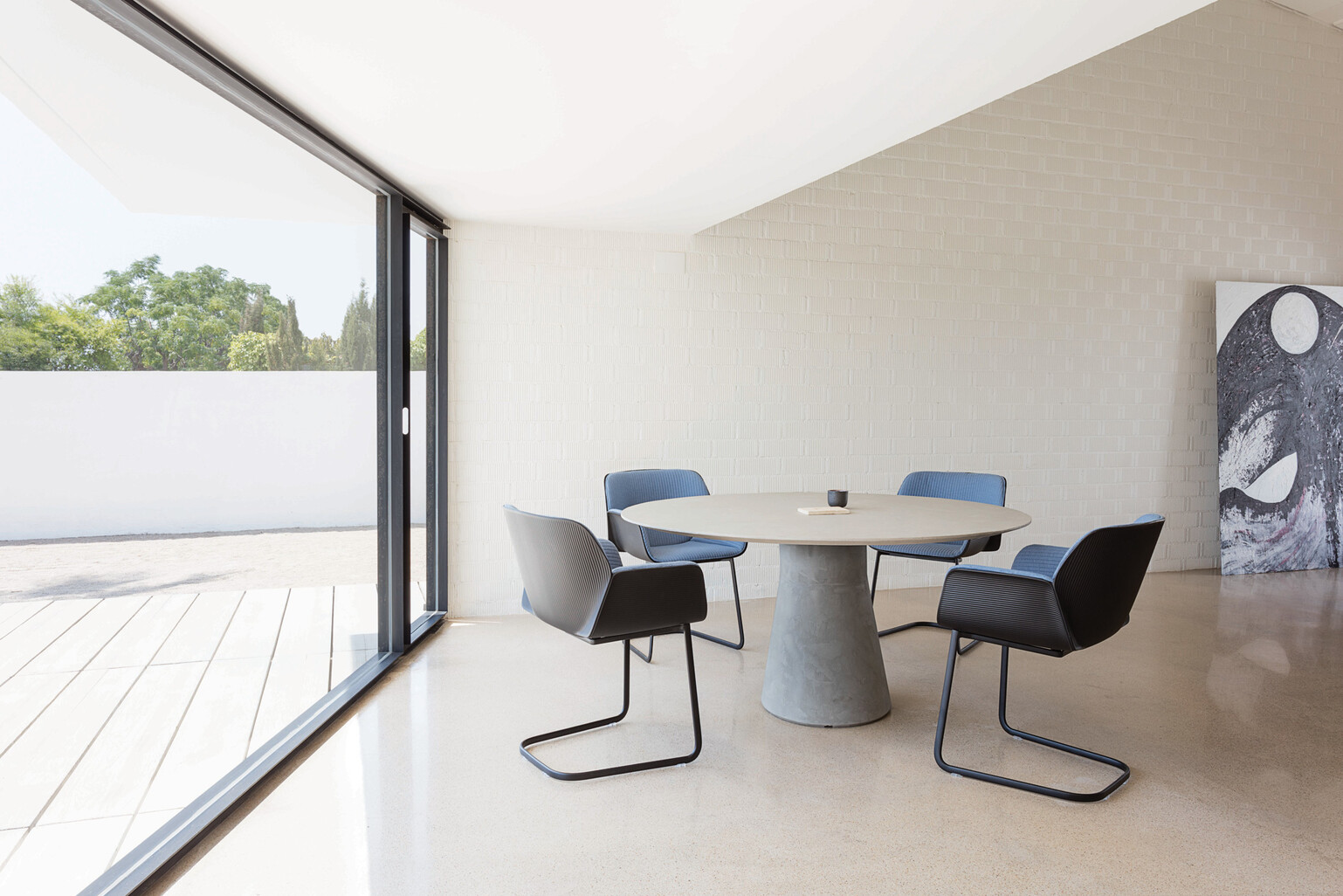 Nuez Chair cantilever base by Andreu World | STYLEPARK