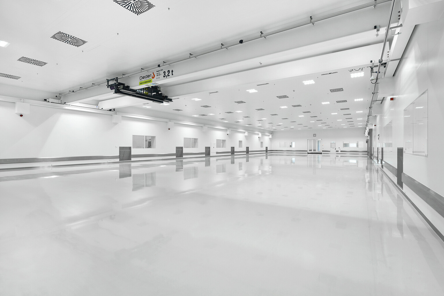 Clean room ceiling by Lindner Group | STYLEPARK