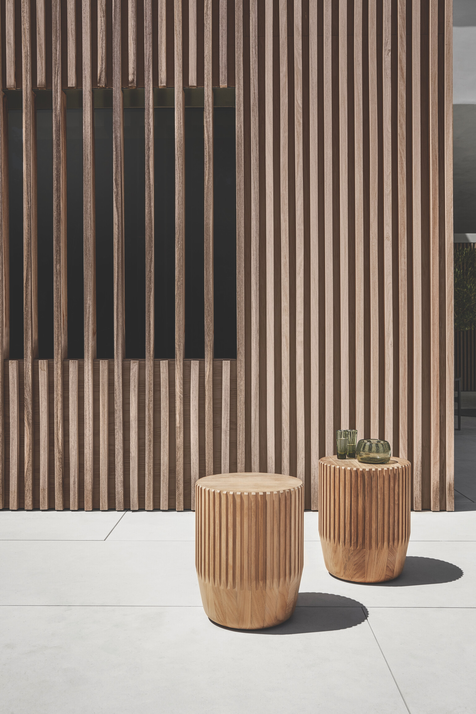 Arbor stool/table by Gloster Furniture | STYLEPARK