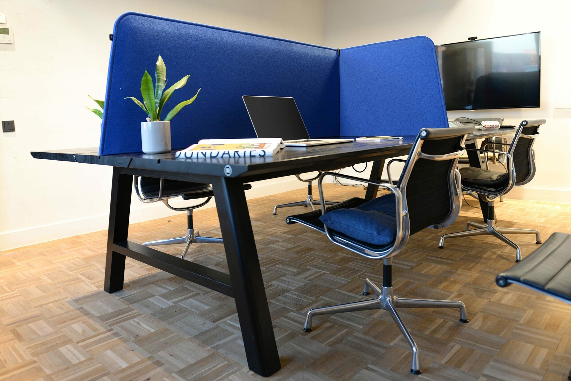 BuzziDesk Cross by BuzziSpace | STYLEPARK