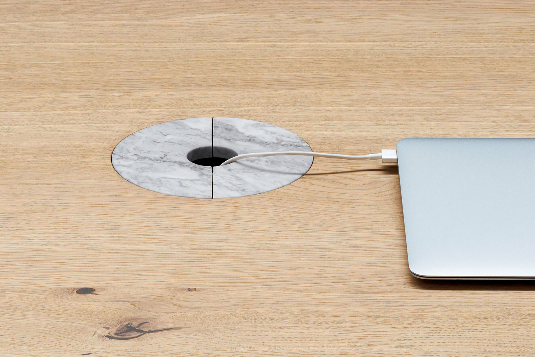 Wire management for tables by e15 | STYLEPARK